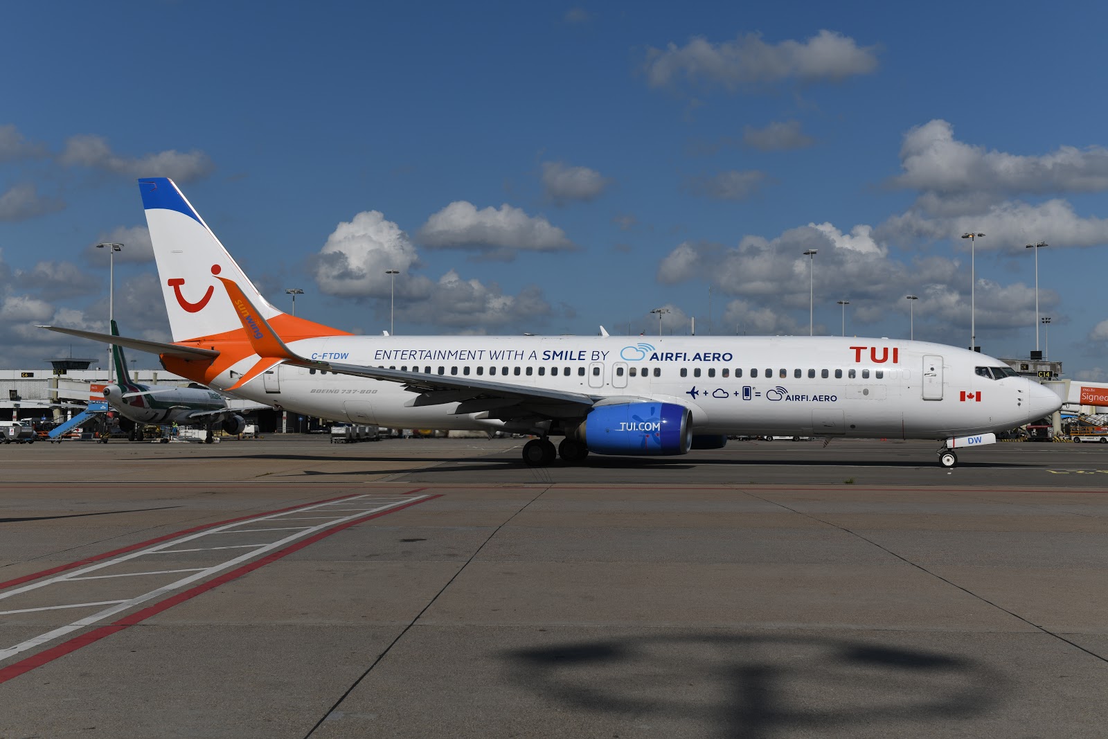 FLYINGPHOTOS MAGAZINE GALLERY: TUI NL / B737-800SC