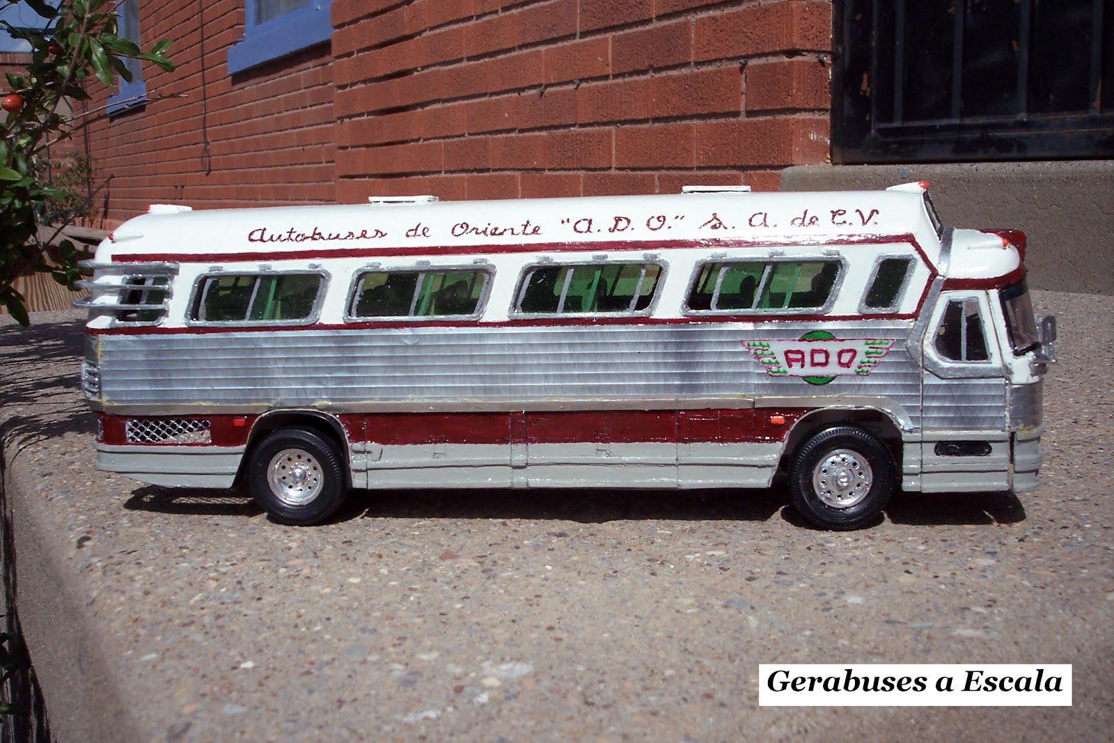 Gerabuses a Escala: Dina 311 Autobuses de Oriente