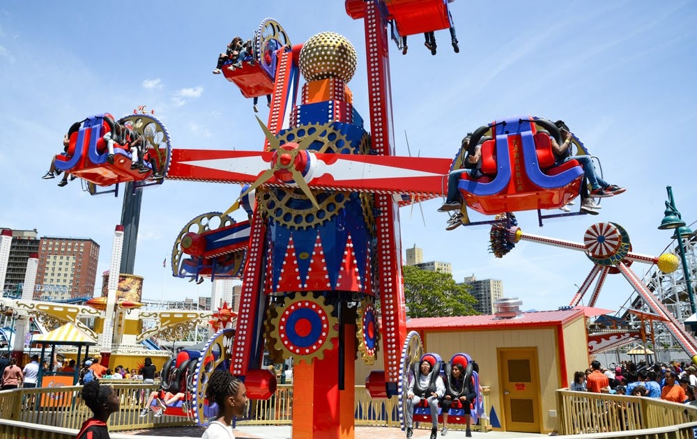NewsPlusNotes: Circus Circus Adventuredome Opens New NebulaZ Flat Ride