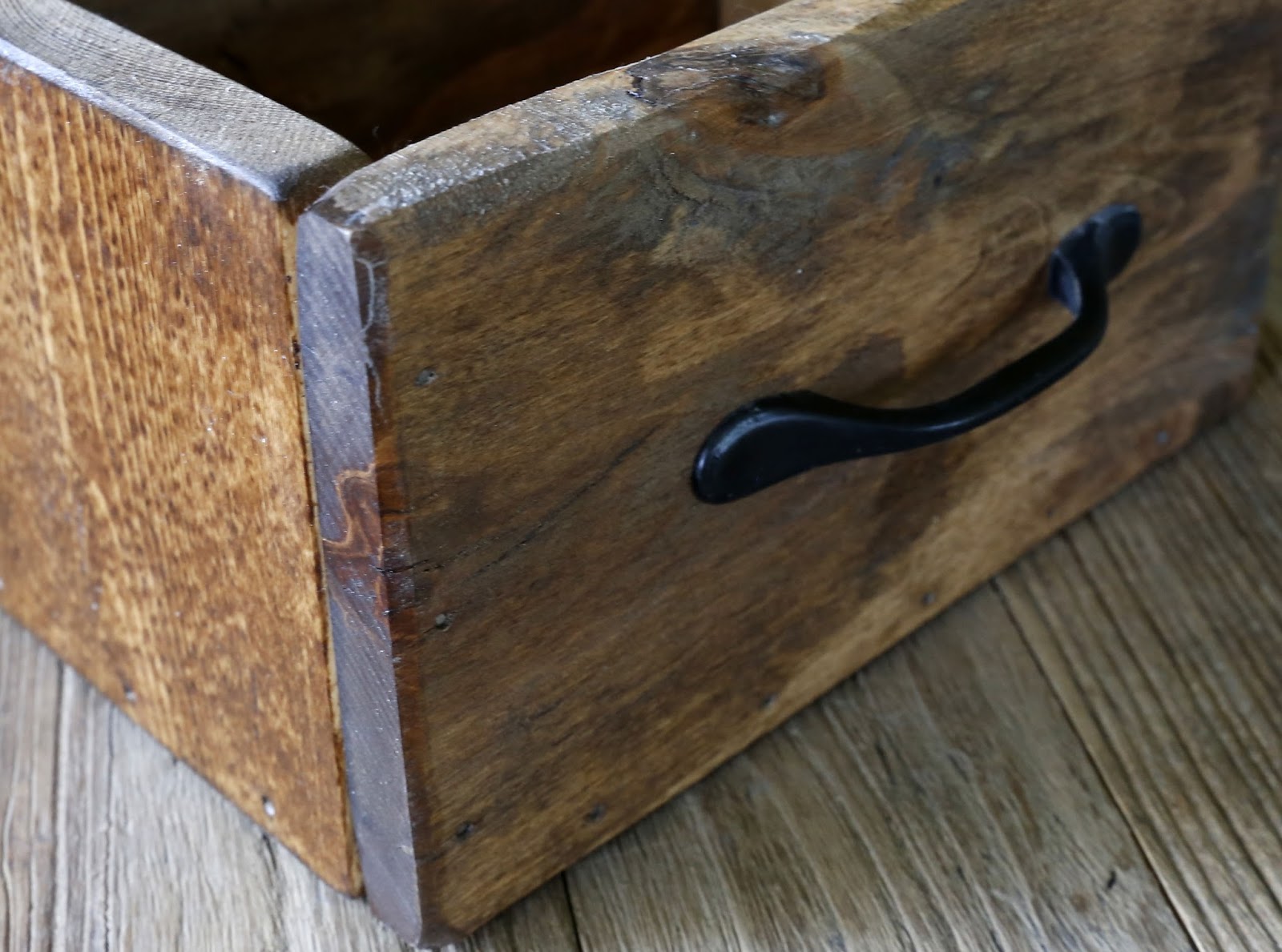 Artsybuildinglady: Build Some Little Pallet Drawers