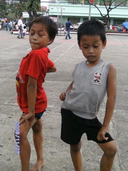 INTERNET SPECIALIST: Mga bata pa.. Bayot na!