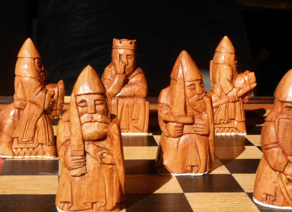 Gli scacchi, figure astratte, simboliche, specchio di differenti ...