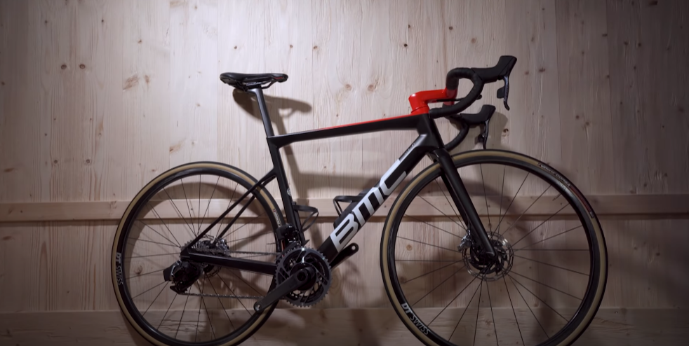 (Vídeo) Montando una BMC Teammachine SLR 01 2021 ~ Ultimate Bikes Magazine