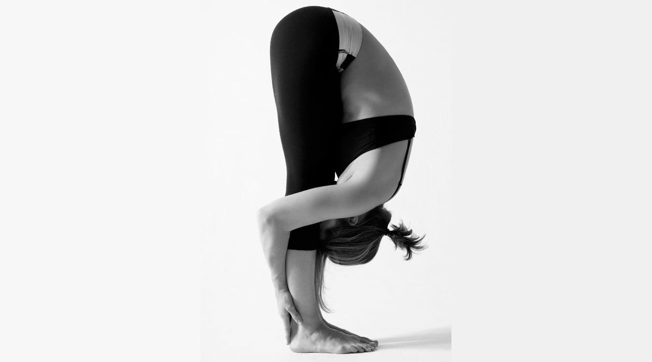 Uttanasana: Significado, como realizarla y sus beneficios | Govindas ...