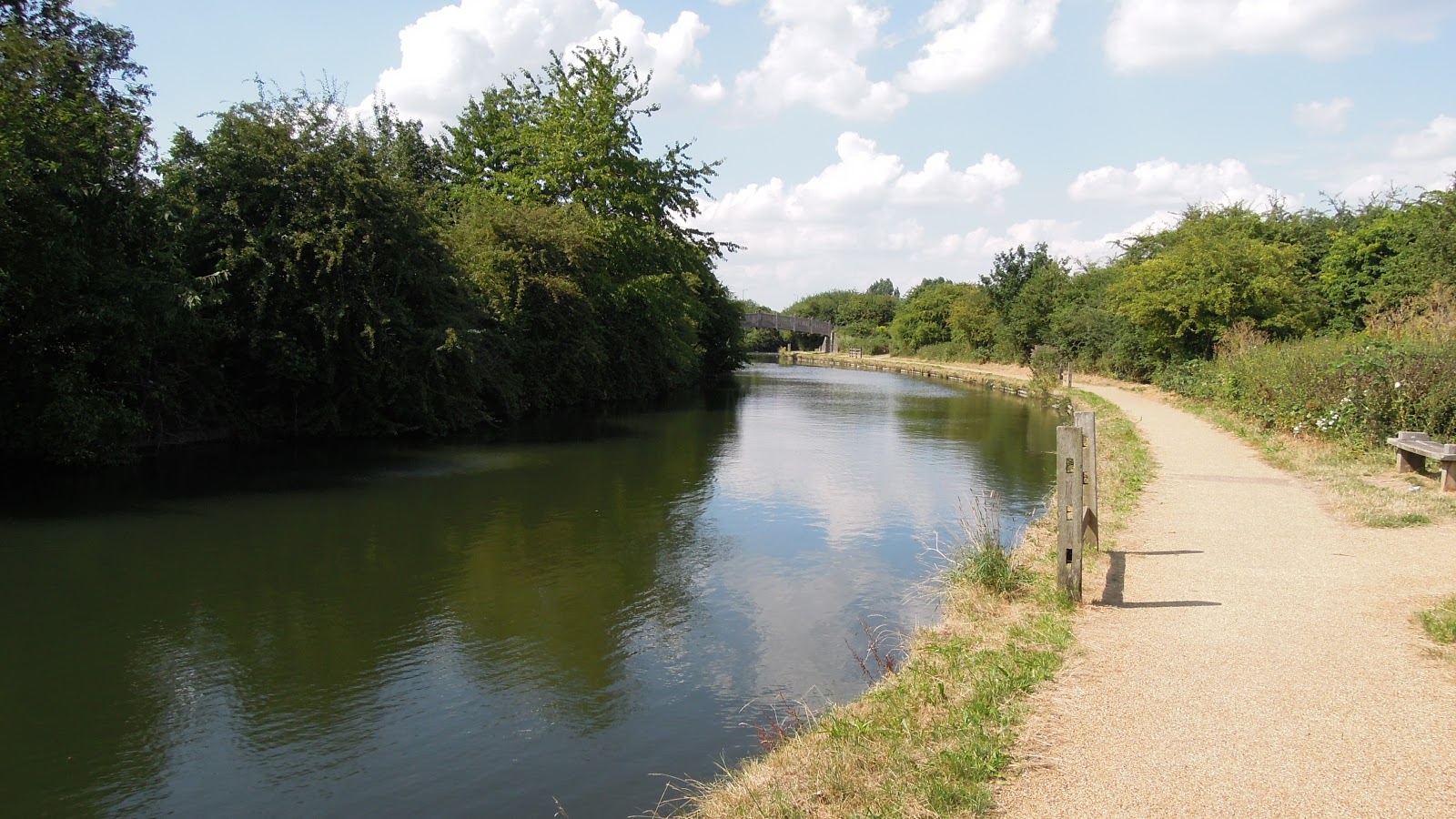 Cycling the Grand Union Canal towpath between London and Birmingham