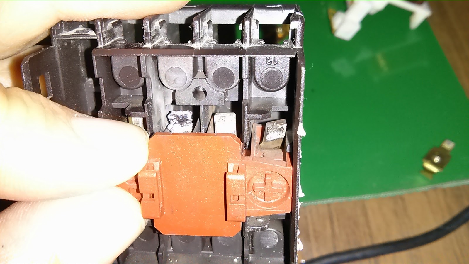 Automatización y Robótica Industrial: El contactor y sus averías.