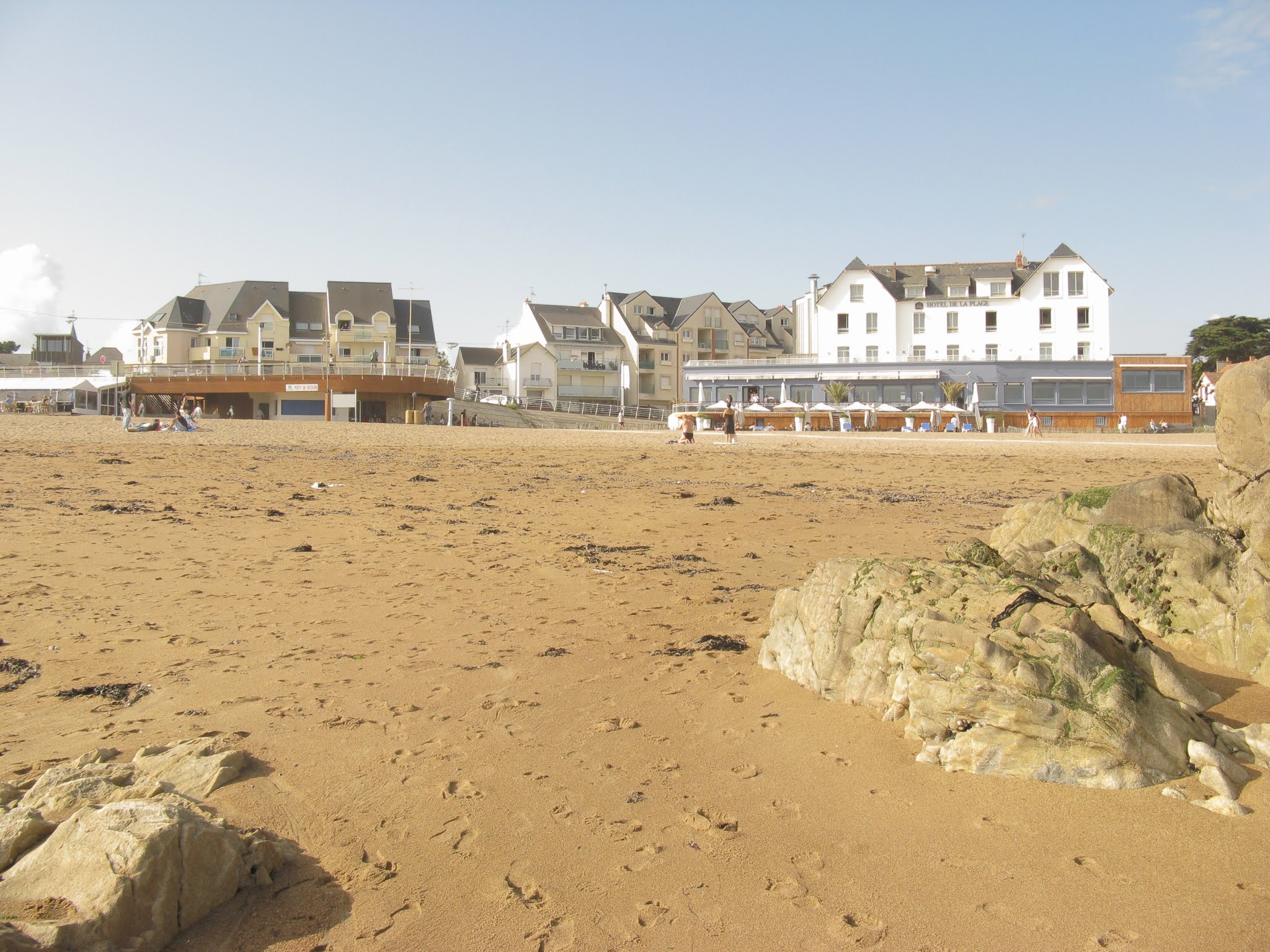 PROMENADE SUR LA PLAGE DE MONSIEUR HULOT A SAINT MARC-SUR-MER