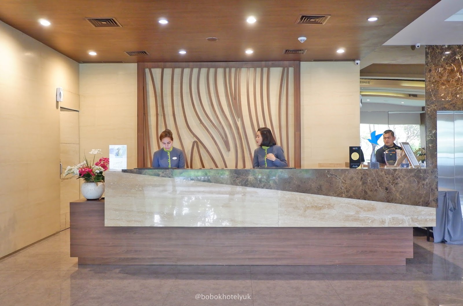 Weekend Getaway Bersama Keluarga? Hotel Grand Whiz Poins Square Aja ...