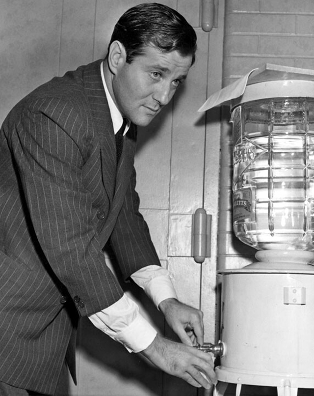 A Brutal Killer and A Smart Businessman: Everyday Photos of Bugsy ...