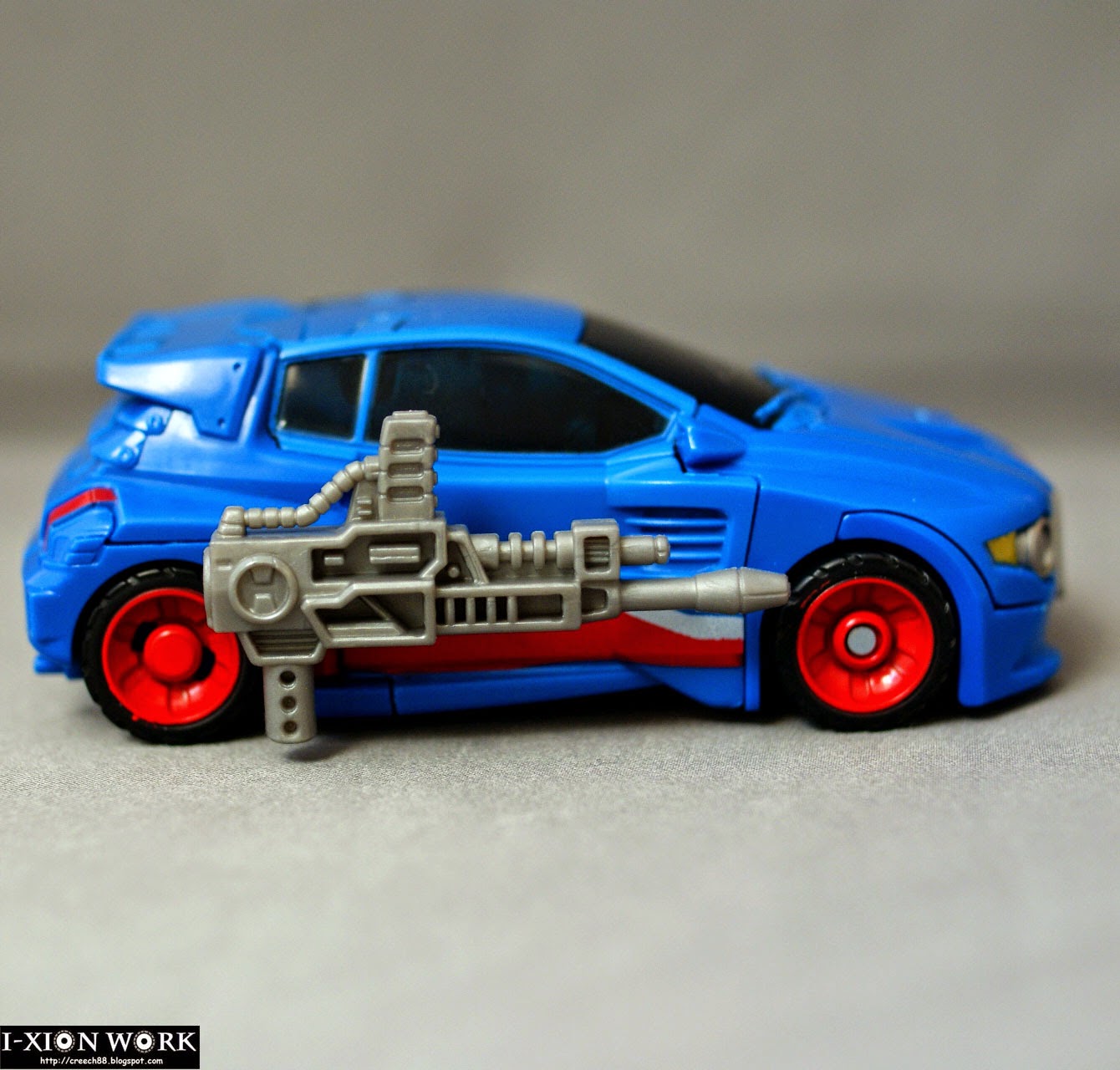 一眼看穿: Transformers Generations Thrilling 30 - Skids 剎車