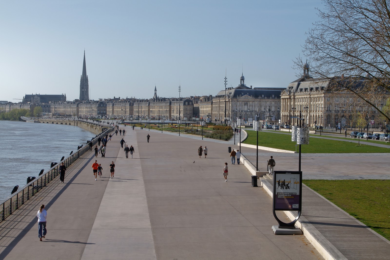 Bordeaux et ses environs: Les nouveaux quais de bordeaux