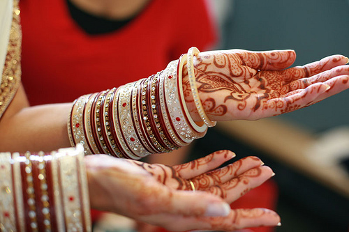 MEHANDI DESIGNS WORLD: Indian bridal/Wedding Choora and bangles collection