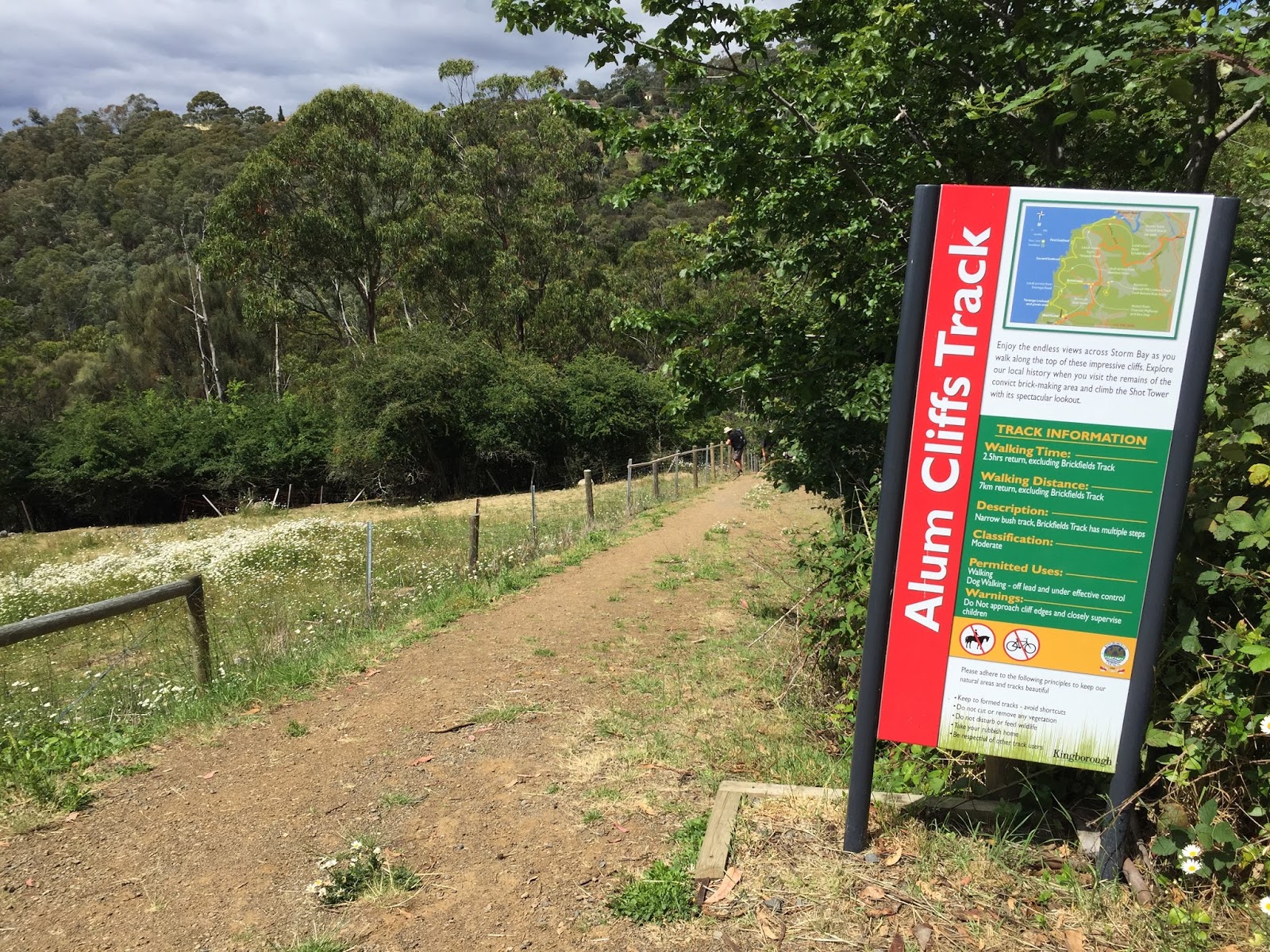 Huon View: Alum Cliffs walk