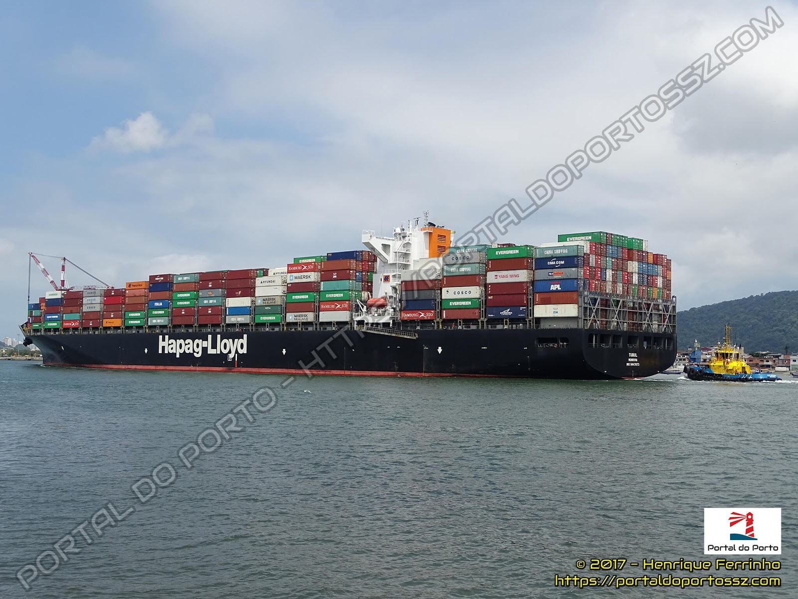 Tubul com as cores da Hapag-Lloyd - Portal do Porto