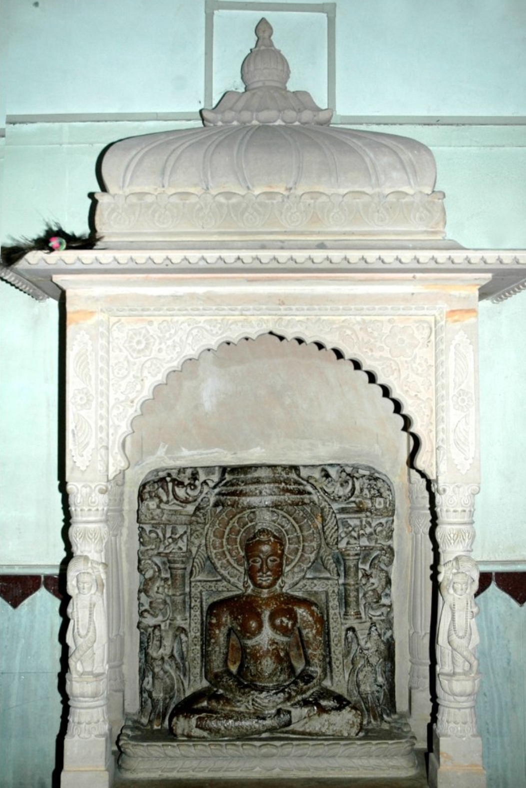 Ancient idols of Lord Mallinath worshiped in female form