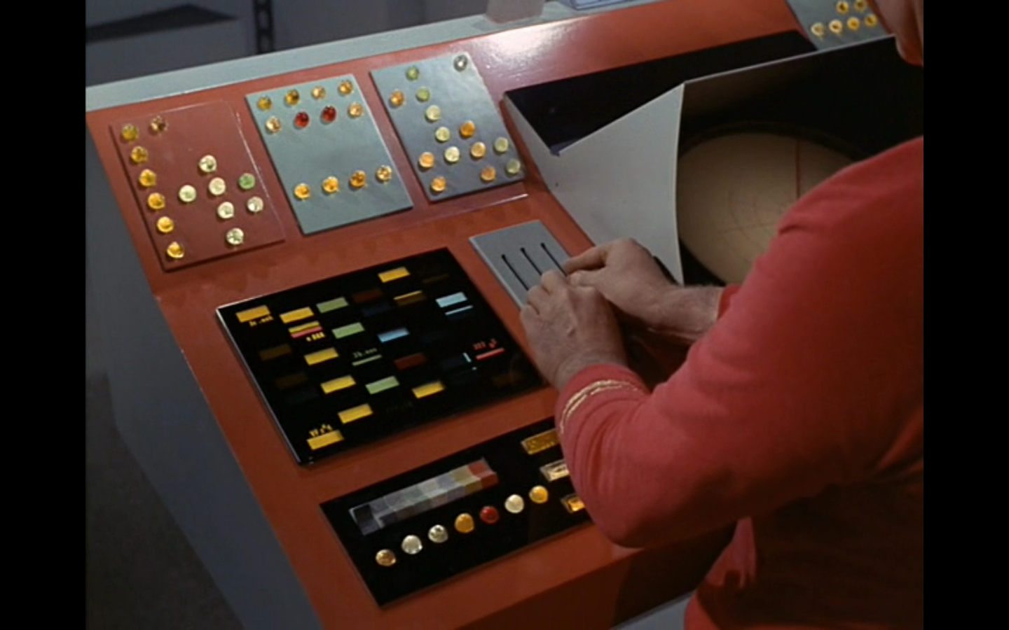 Realm Of Retro : STAR TREK Transporter console