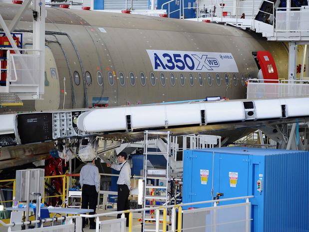 A350 XWB News: Wings installed in the A350 XWB Static Test Specimen in ...