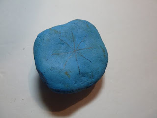 Make it easy crafts: How to paint a snowflake rock for the holidays