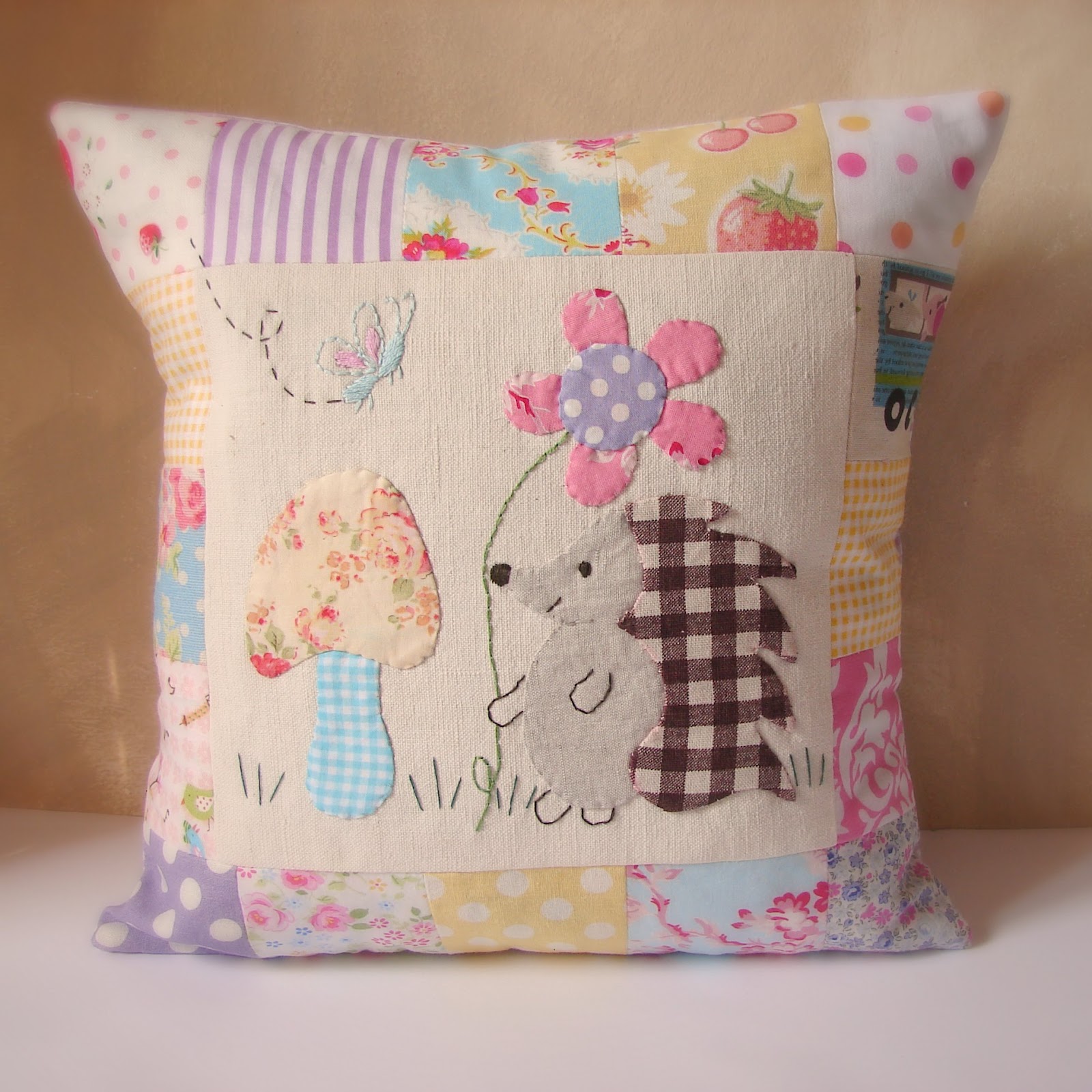 Roxy Creations: Hedgehog applique cushions