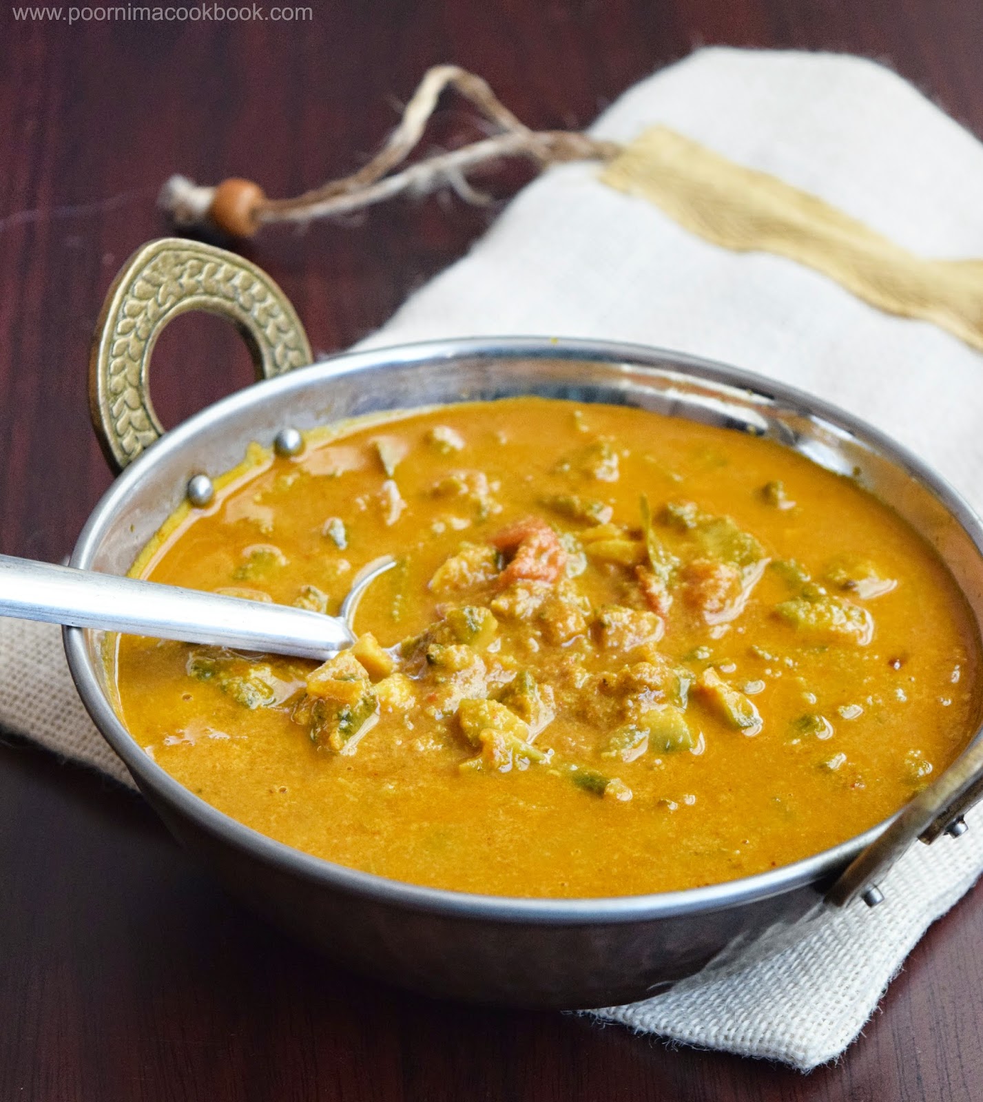 Poornima's Cook Book: Pavakkai Puli Kulambu / Spicy Bitter gourd gravy ...