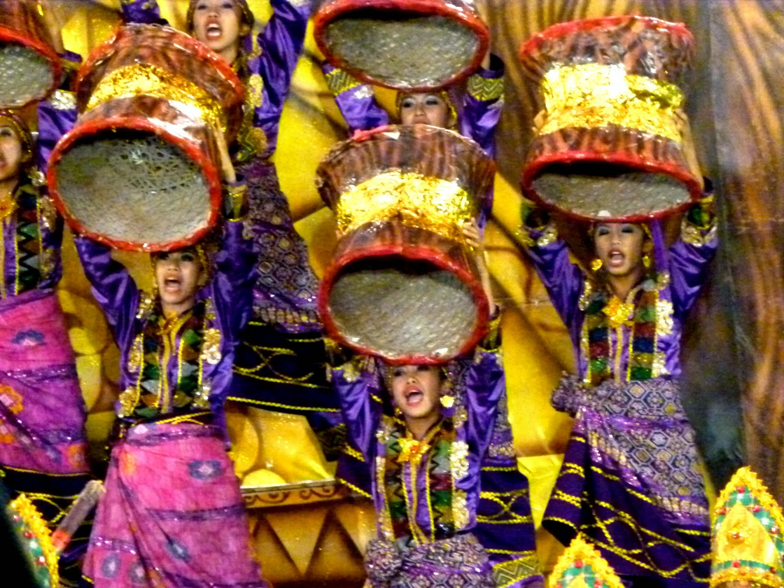 2014 ALIWAN FIESTA - Lakwatserong Tsinelas