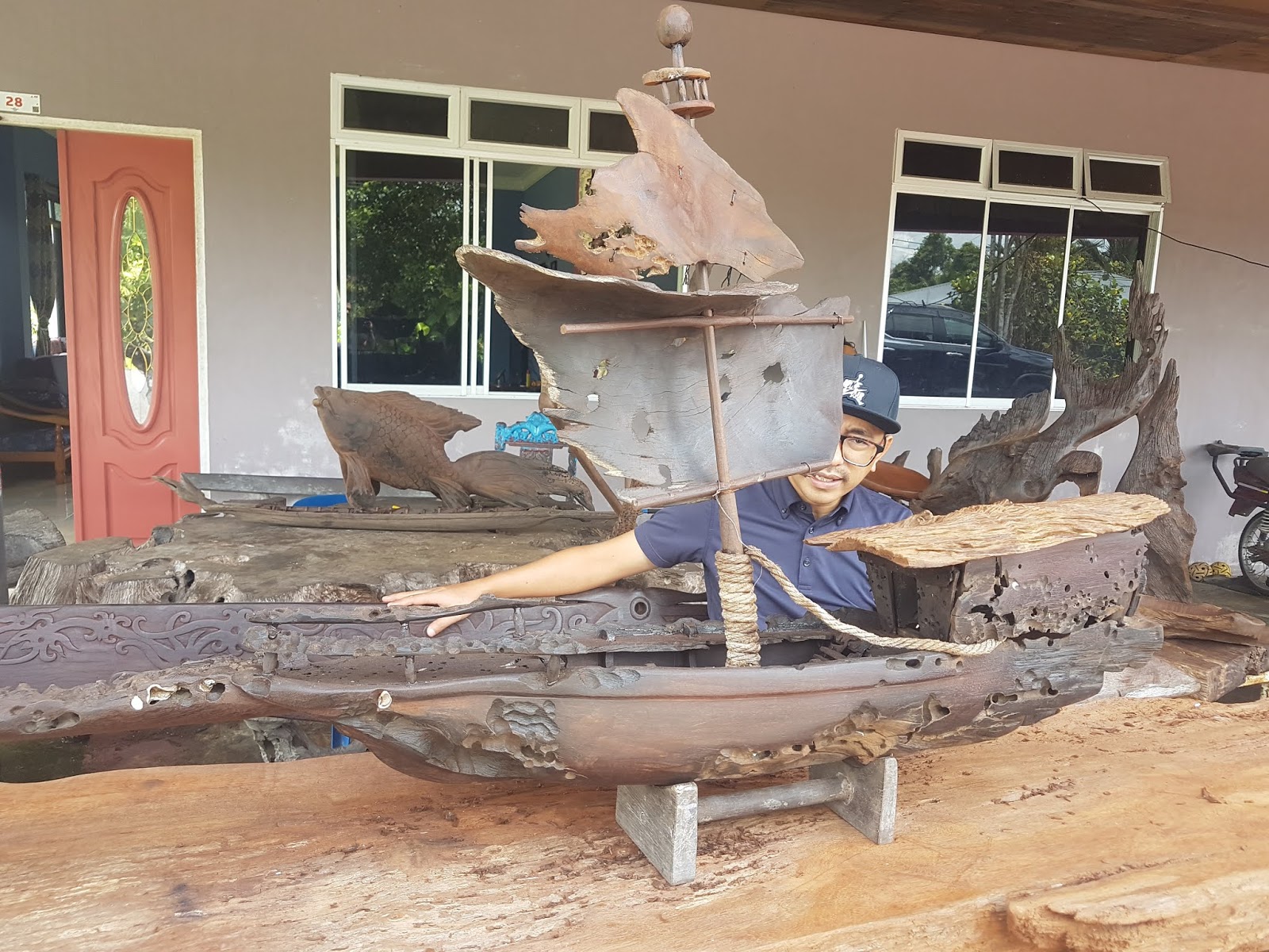 INFO KRAF: PRODUK KRAF KAYU BELIAN LUNEU SARAWAK