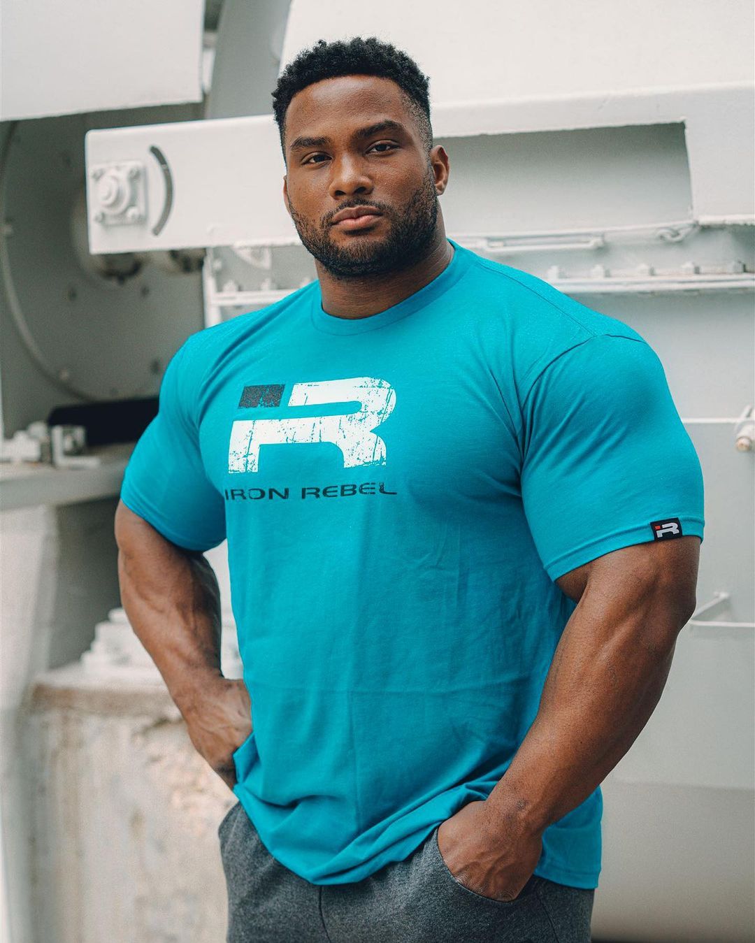 Muscle Lover: Bodybuilders with their clothes on (5)