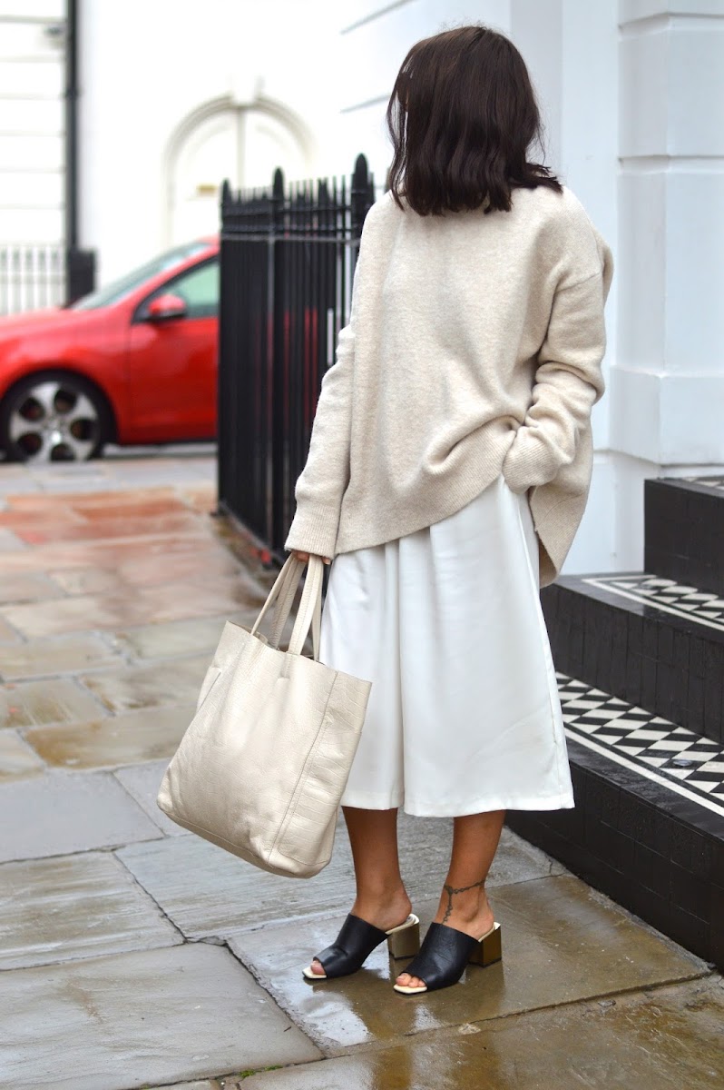LIGHT ATTIRE IN AUTUMN WINTER | A FASHION FIX // UK FASHION AND ...