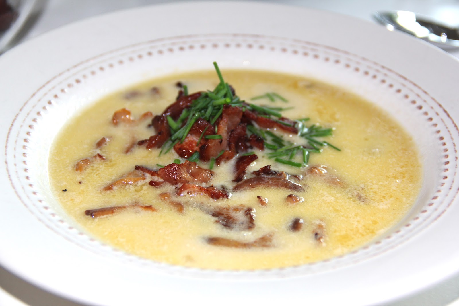 MONICA`s BLOGG: Kremet Skogsoppsuppe m/kantareller og bacon