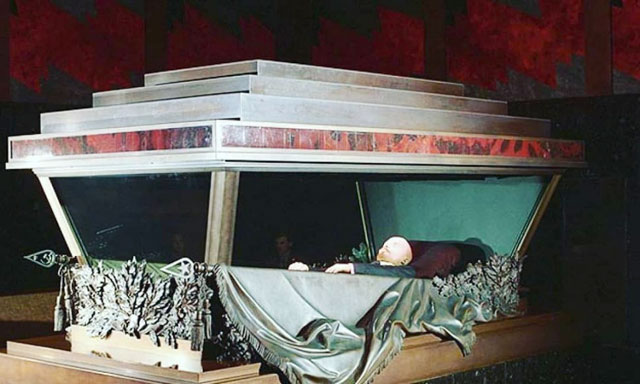 Peti Mati Paling Unik yang Pernah Digunakan oleh Manusia - Berita Aneh ...