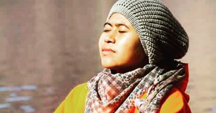 Profil dan Foto Rohani Inta Dewi