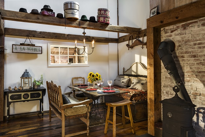 ESTILO RUSTICO: Antiguo Galpon Convertido en Vivienda Rustica