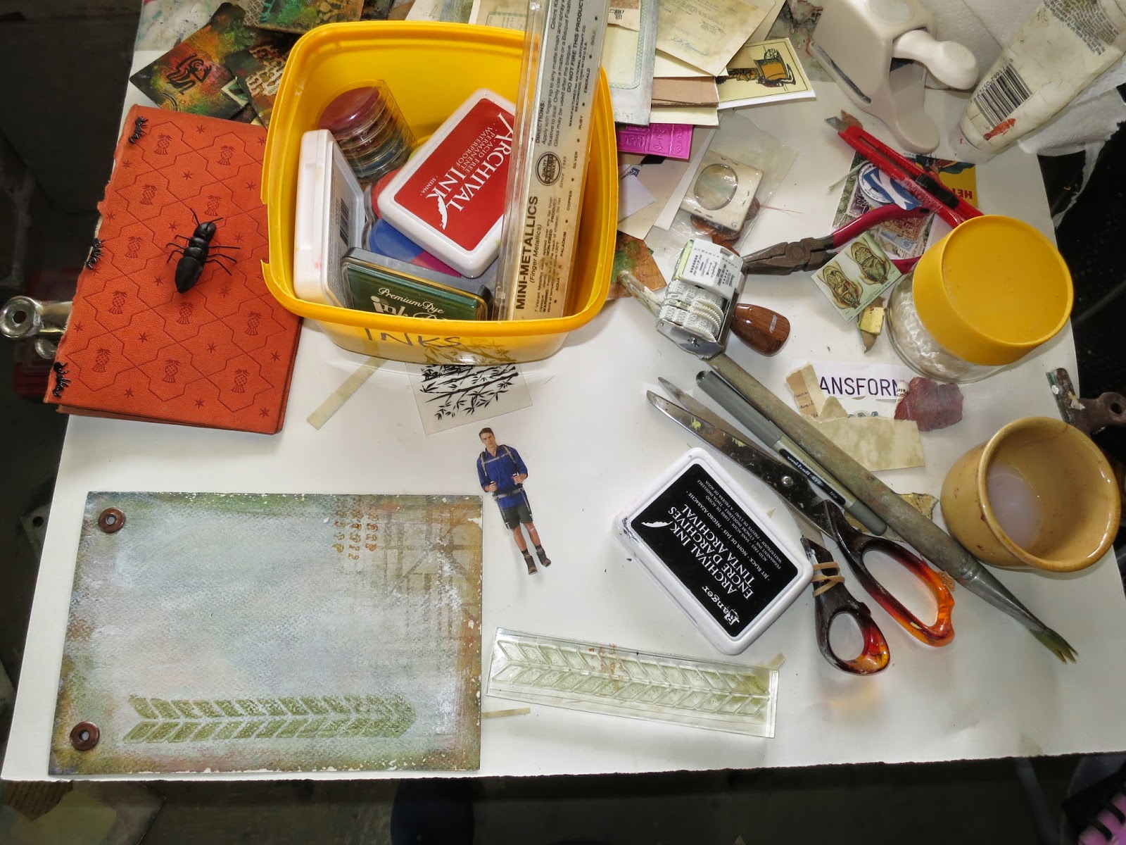 Jo Murray - Art: Studio chaos - situation normal