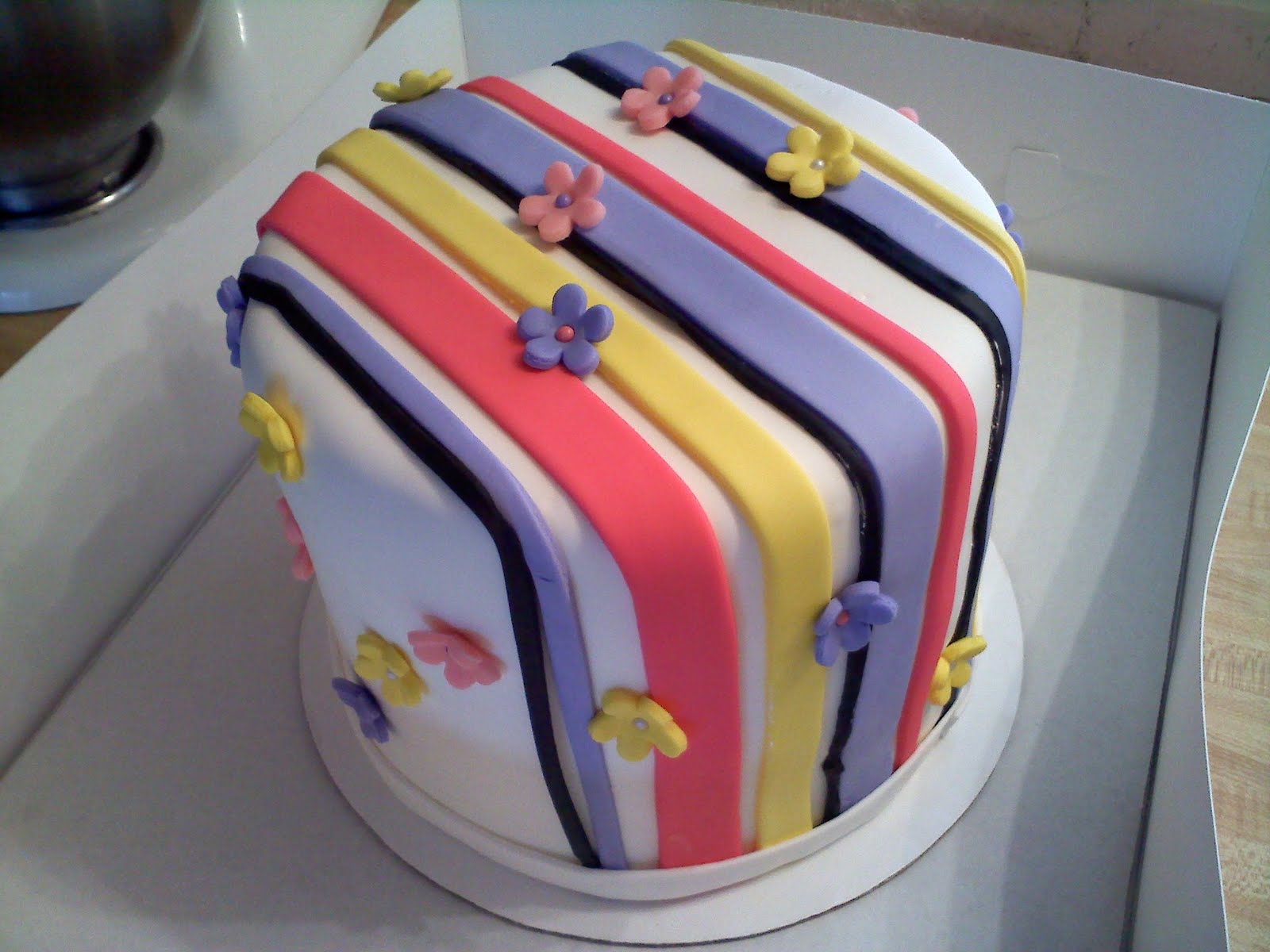 Pinky Promise Cakes: Striped cake