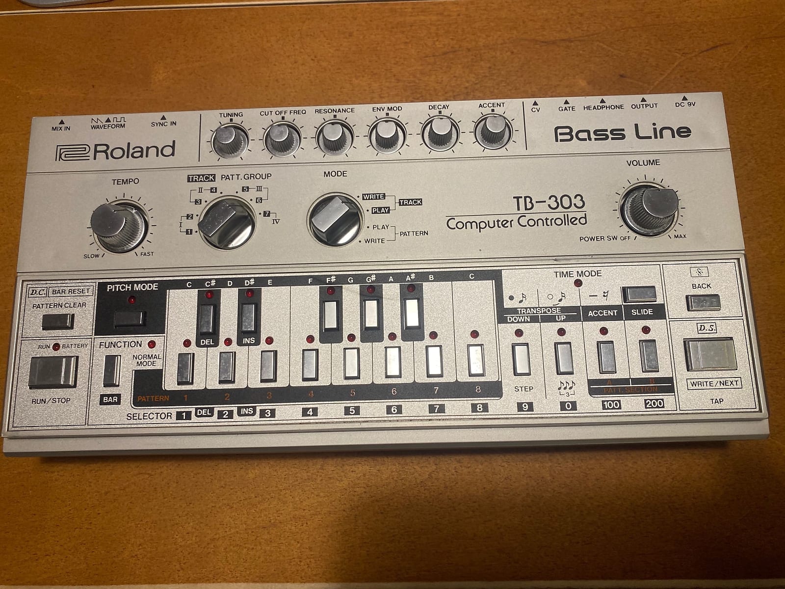 MATRIXSYNTH: Roland TB-303 Bass Line Synthesizer + Roland TR-606 ...