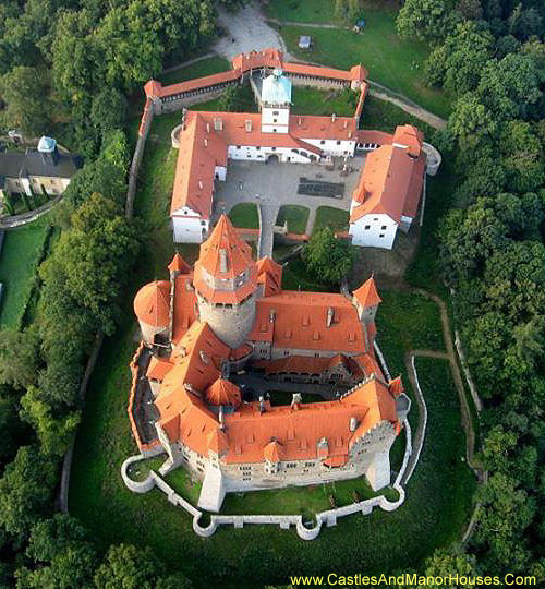 daily timewaster: Bouzov Castle, Located between Hvozdek and Bouzov ...