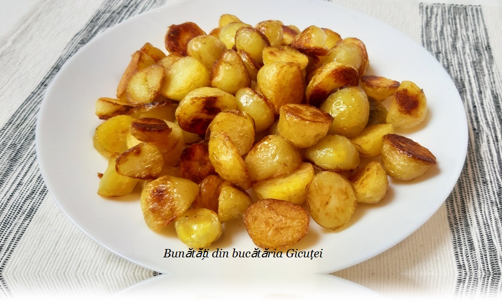 Cartofi noi fierti si rumeniti in cuptor - Bunătăți din bucătăria Gicuței