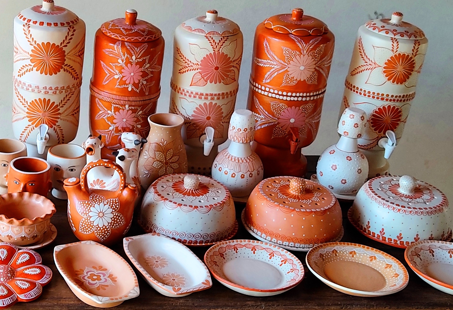 Comunicando para refletir: OS ARTESÃOS TRANSFORMAM O BARRO EM ARTE!