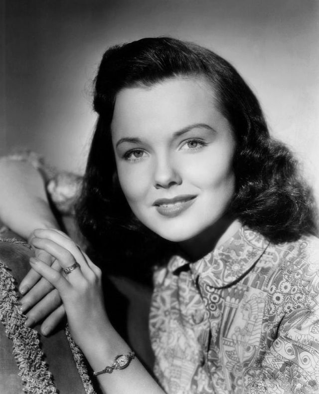 Gorgeous Photos of Wanda Hendrix in the 1940s and ’50s ~ Vintage Everyday