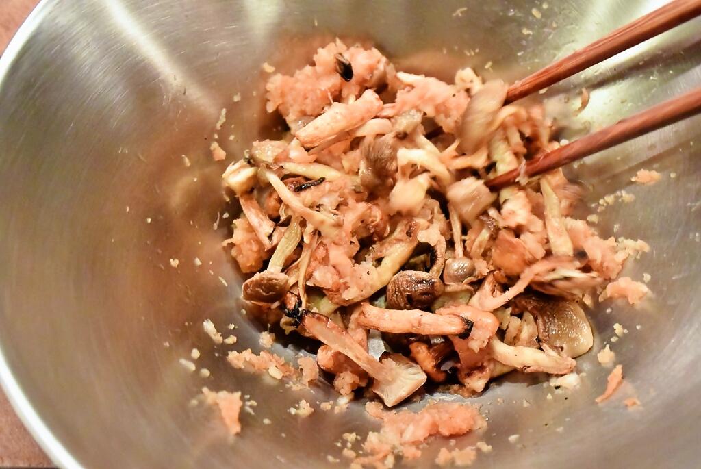 Recipes for Tom: Shimeji to shantoreru no momiji-oroshi-ae / grilled ...