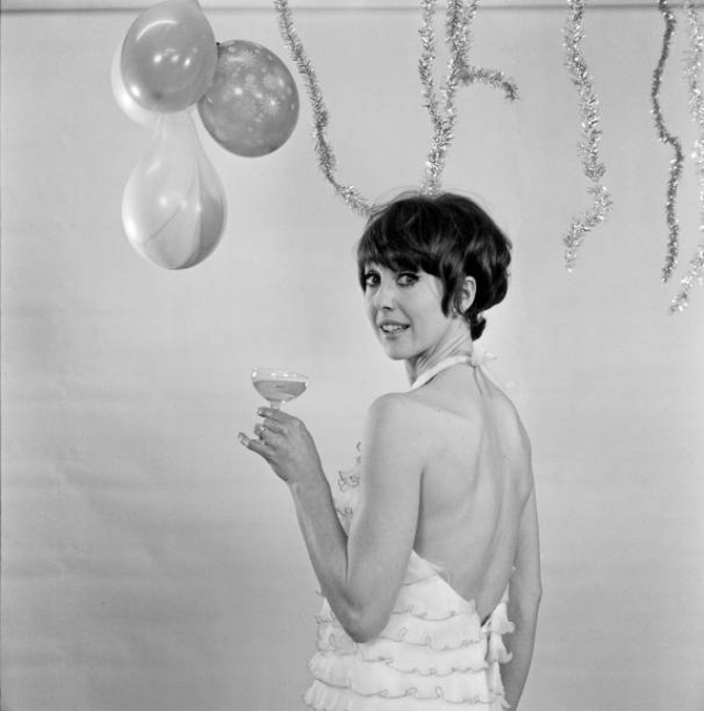 25 Vintage Portraits of a Young and Beautiful Una Stubbs From Between ...