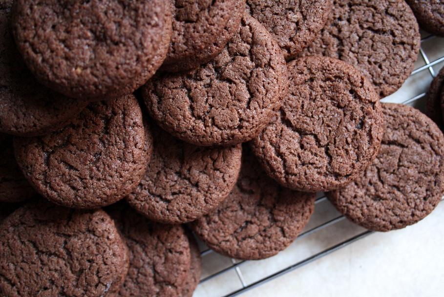 carly's comfort zone: chocolate malt sandwich cookies