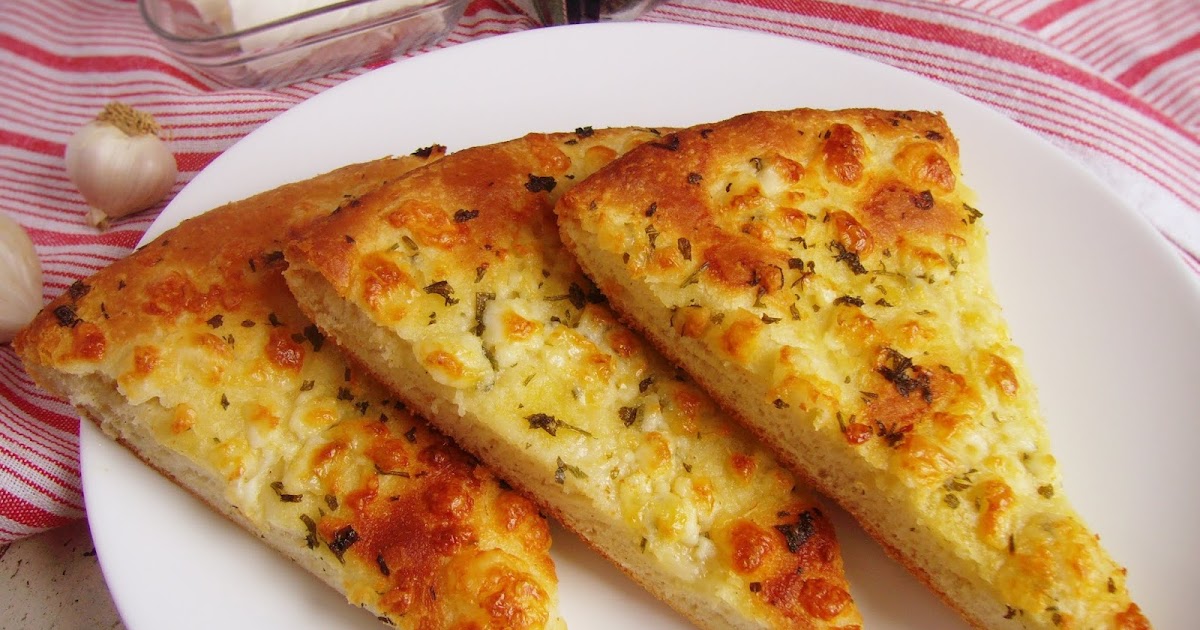 Garlic triangles (Trouglovi sa belim lukom i sirom)