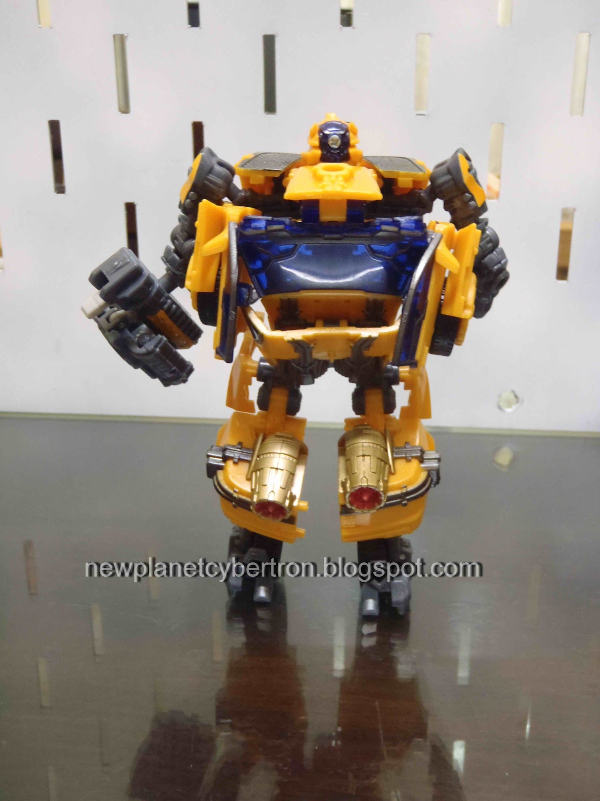New Planet Cybertron: Transformers Review – Nitro Bumblebee (DOTM Deluxe)