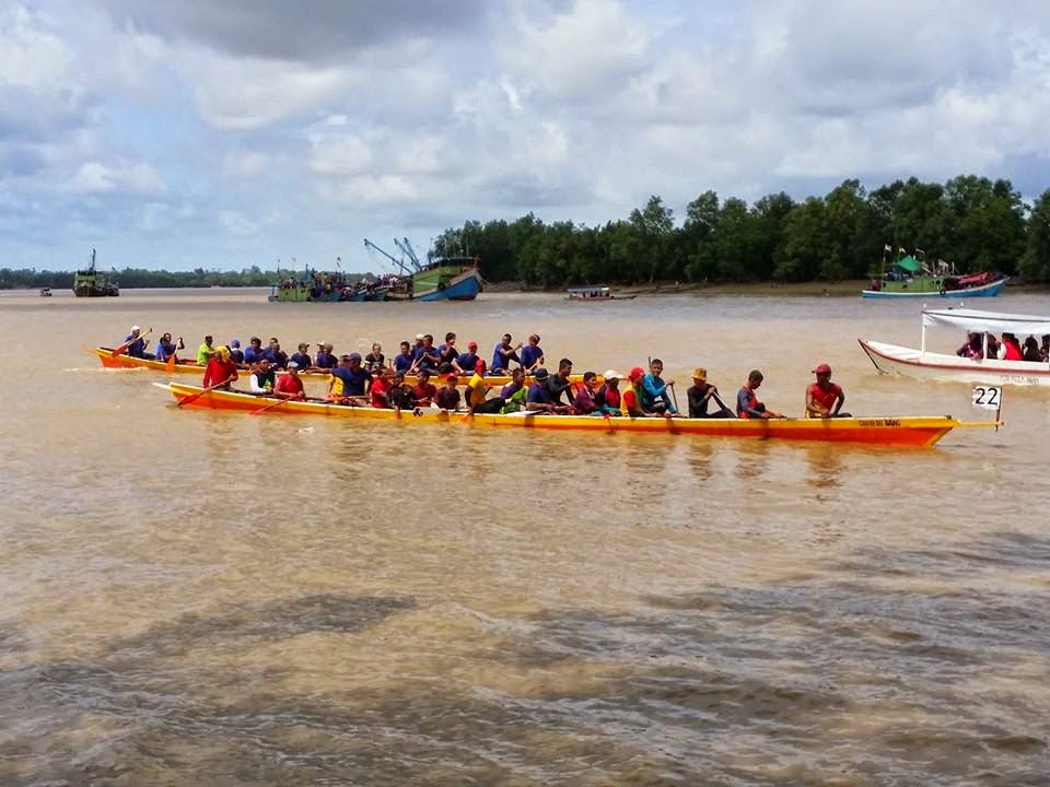 KENANGAN AKSI PESERTA LUMBA PERAHU DI PESTA PUSA 2014 - I LOVE PUSA
