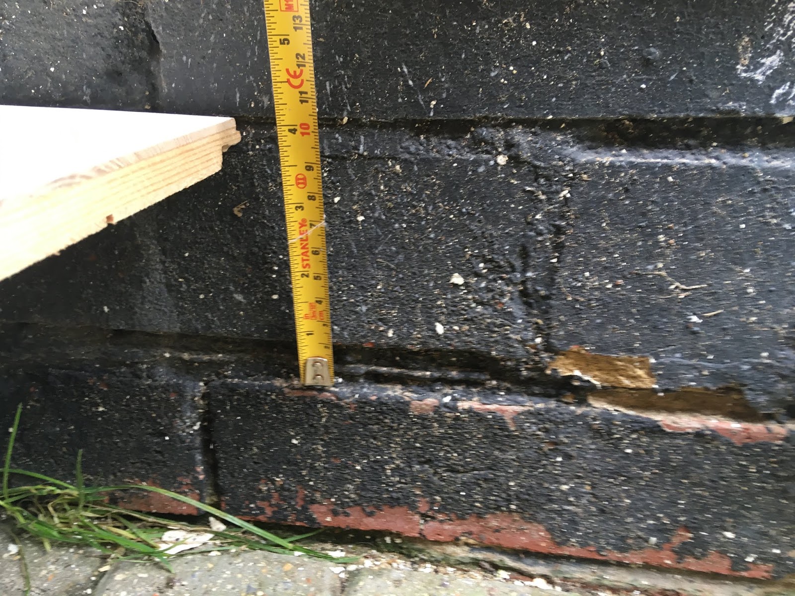 Discrepancies between Internal and external DPC (damp proof course)