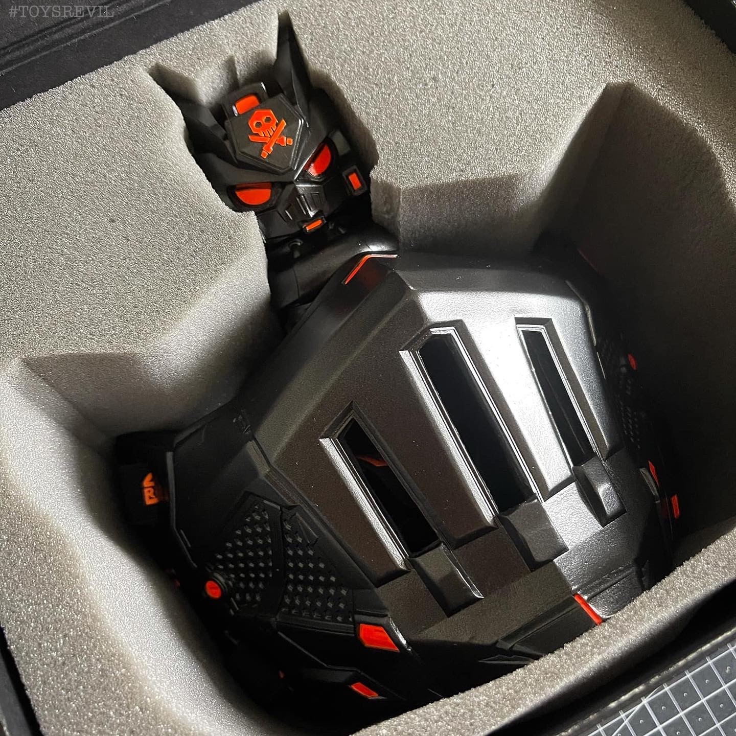 "STEALTH MODE" FIGURE & MASK from QUICCS X RLUX Customs (Drops Sept 9)