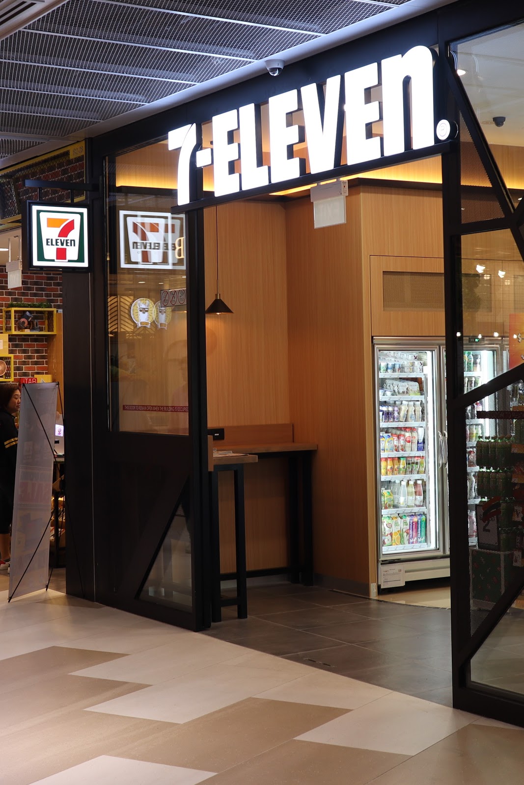 7 Eleven opens its 400 store in Singapore and it's giving away free ...