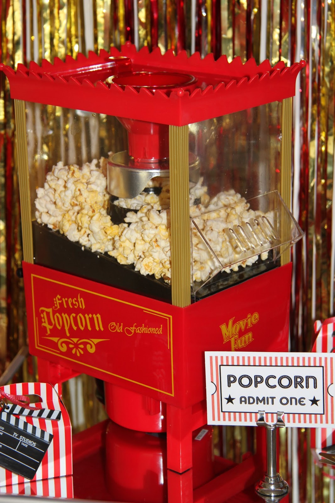 Leonie's Cakes and Parties . . . . .: MOVIE NIGHT PARTY