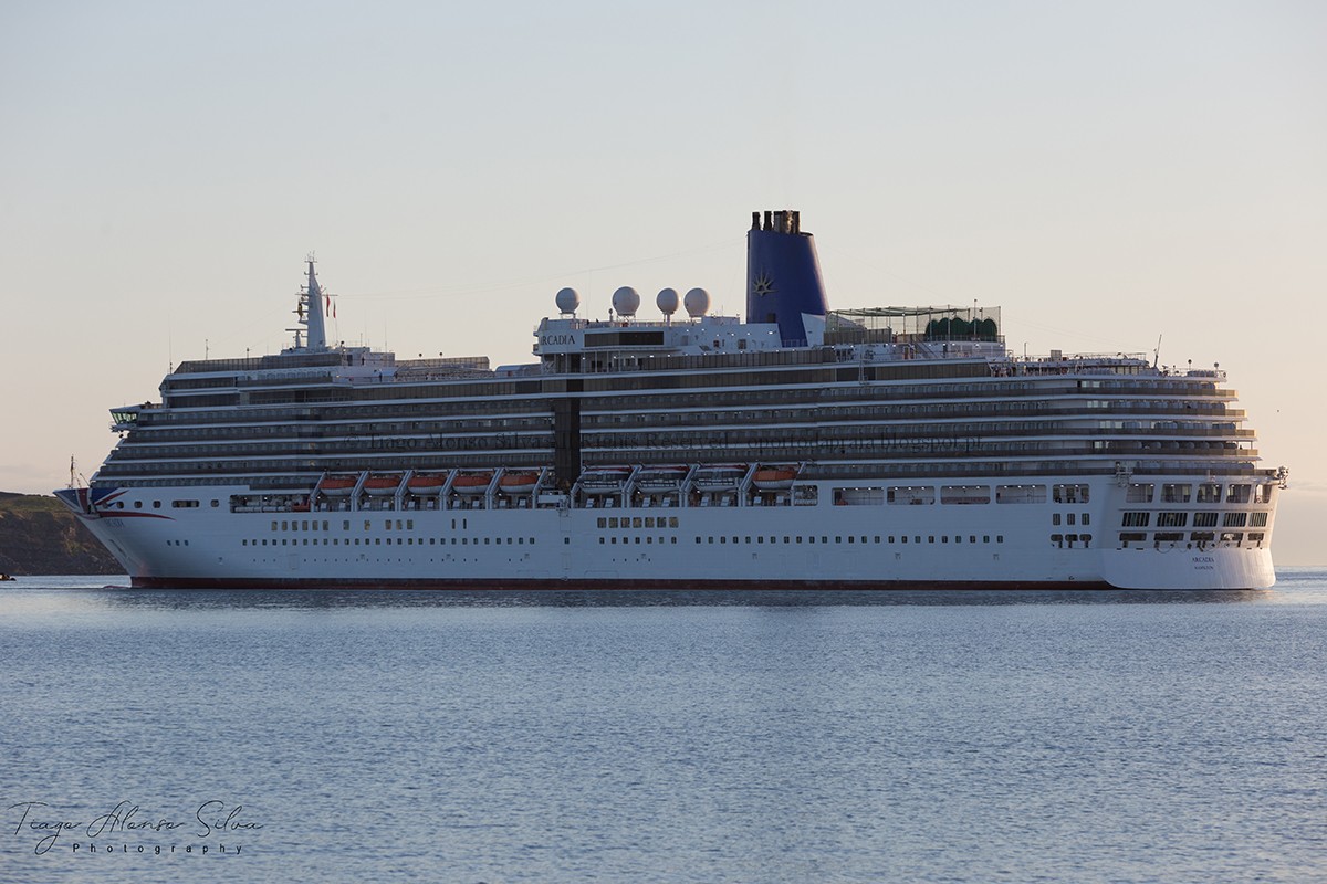 O Porto da Praia da Vitória: Arcadia